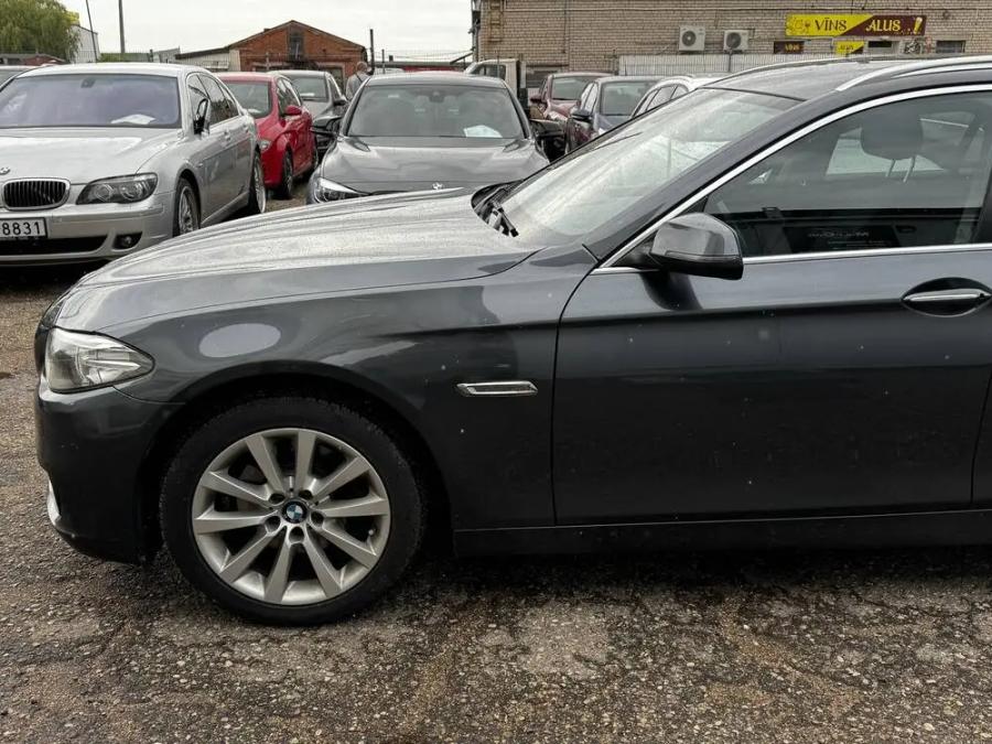 Grey BMW 520 2015 in Daugavpils, with an engine capacity of 2.00 L and mileage of 291 thousand km for 9600 €, photo 8 on AUTOMOTO.COM.LV