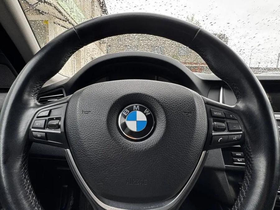 Grey BMW 520 2015 in Daugavpils, with an engine capacity of 2.00 L and mileage of 291 thousand km for 9600 €, photo 16 on AUTOMOTO.COM.LV