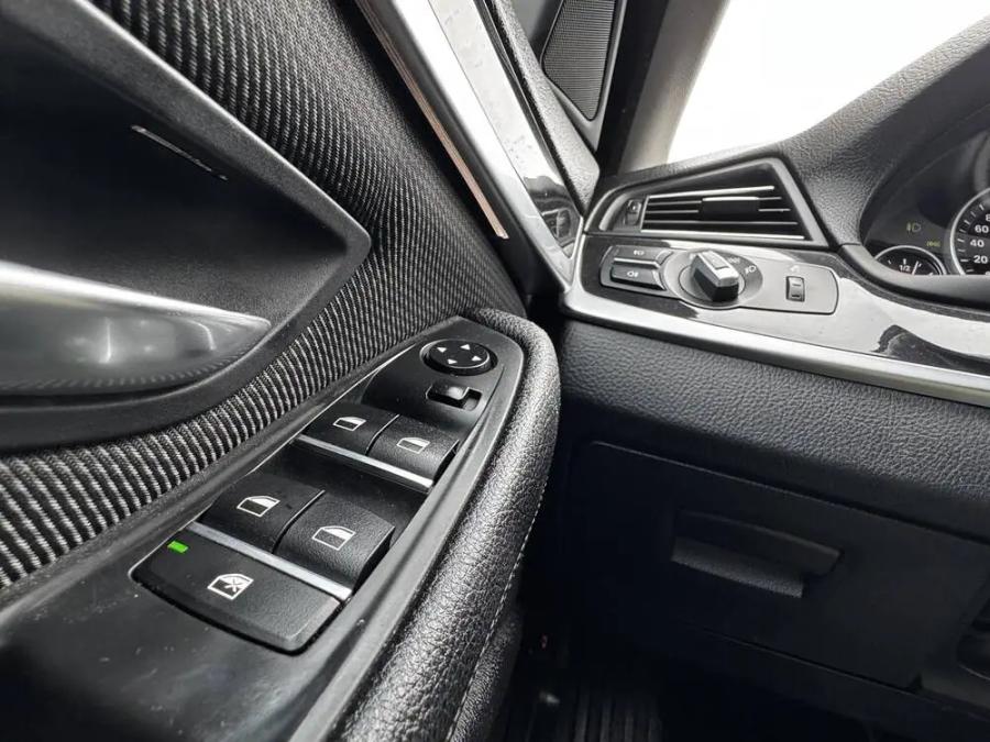 Grey BMW 520 2015 in Daugavpils, with an engine capacity of 2.00 L and mileage of 291 thousand km for 9600 €, photo 19 on AUTOMOTO.COM.LV