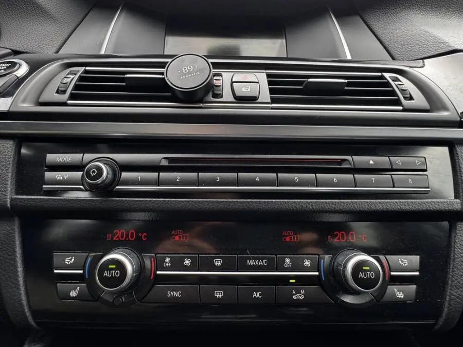 Grey BMW 520 2015 in Daugavpils, with an engine capacity of 2.00 L and mileage of 291 thousand km for 9600 €, photo 20 on AUTOMOTO.COM.LV