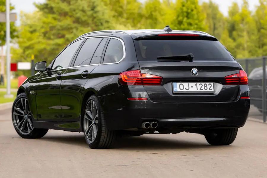 Grey BMW 520 2015 in Jelgava, with an engine capacity of 2.00 L and mileage of 243 thousand km for 11400 €, photo 5 on AUTOMOTO.COM.LV