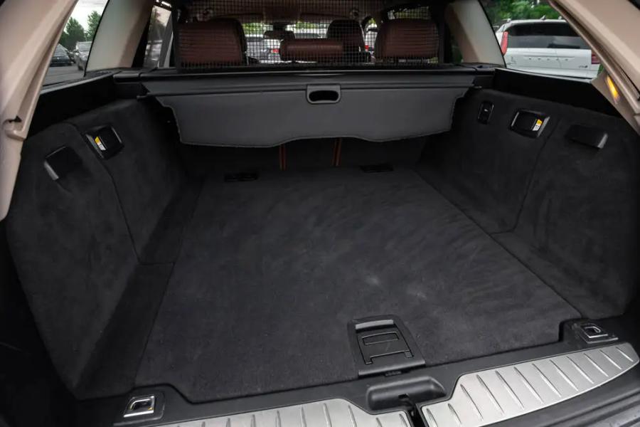 Grey BMW 520 2015 in Jelgava, with an engine capacity of 2.00 L and mileage of 243 thousand km for 11400 €, photo 12 on AUTOMOTO.COM.LV
