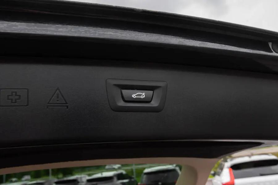 Grey BMW 520 2015 in Jelgava, with an engine capacity of 2.00 L and mileage of 243 thousand km for 11400 €, photo 13 on AUTOMOTO.COM.LV
