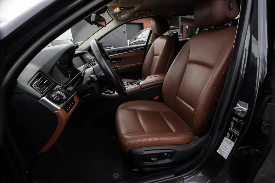 Grey BMW 520 2015 in Jelgava, with an engine capacity of 2.00 L and mileage of 243 thousand km for 11400 €, photo 14 on AUTOMOTO.COM.LV