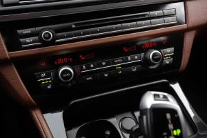 Grey BMW 520 2015 in Jelgava, with an engine capacity of 2.00 L and mileage of 243 thousand km for 11400 €, photo 20 on AUTOMOTO.COM.LV