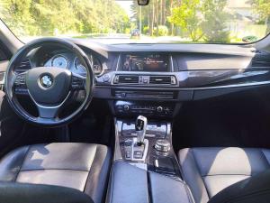 Grey BMW 520 2015 in Vilnius, with an engine capacity of 2.00 L and mileage of 260 thousand km for 8800 €, photo 9 on AUTOMOTO.COM.LV