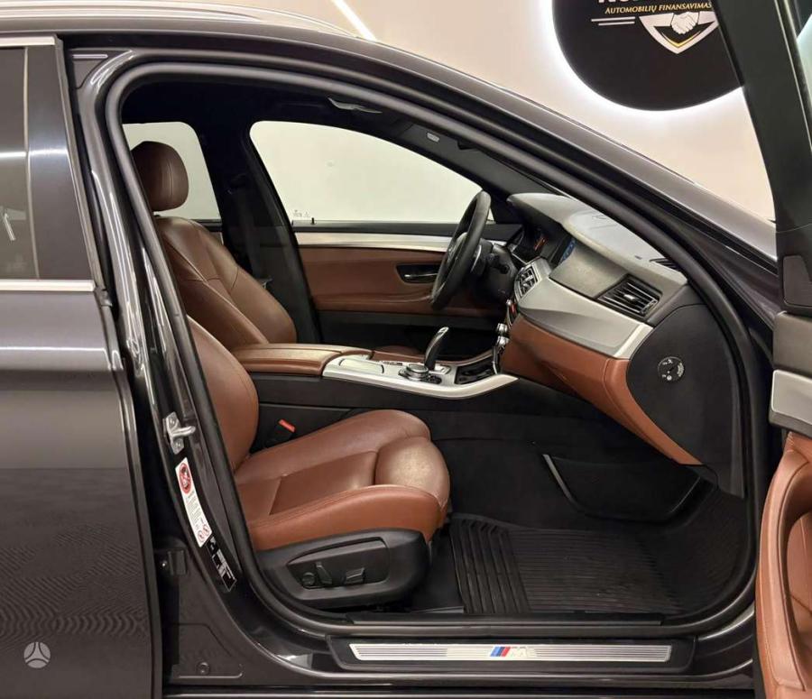 Grey BMW 520 2015 in Marijampole, with an engine capacity of 2.00 L and mileage of 362 thousand km for 9999 €, photo 16 on AUTOMOTO.COM.LV