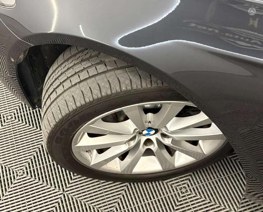 Grey BMW 520 2015 in Marijampole, with an engine capacity of 2.00 L and mileage of 362 thousand km for 9999 €, photo 23 on AUTOMOTO.COM.LV