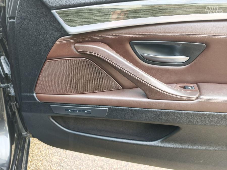 Pelēks BMW 520 2015 Utena, ar dzinēja tilpumu 2.00 L un nobraukumu 293 tūkst. km par 9590 €, foto 16 vietnē AUTOMOTO.COM.LV