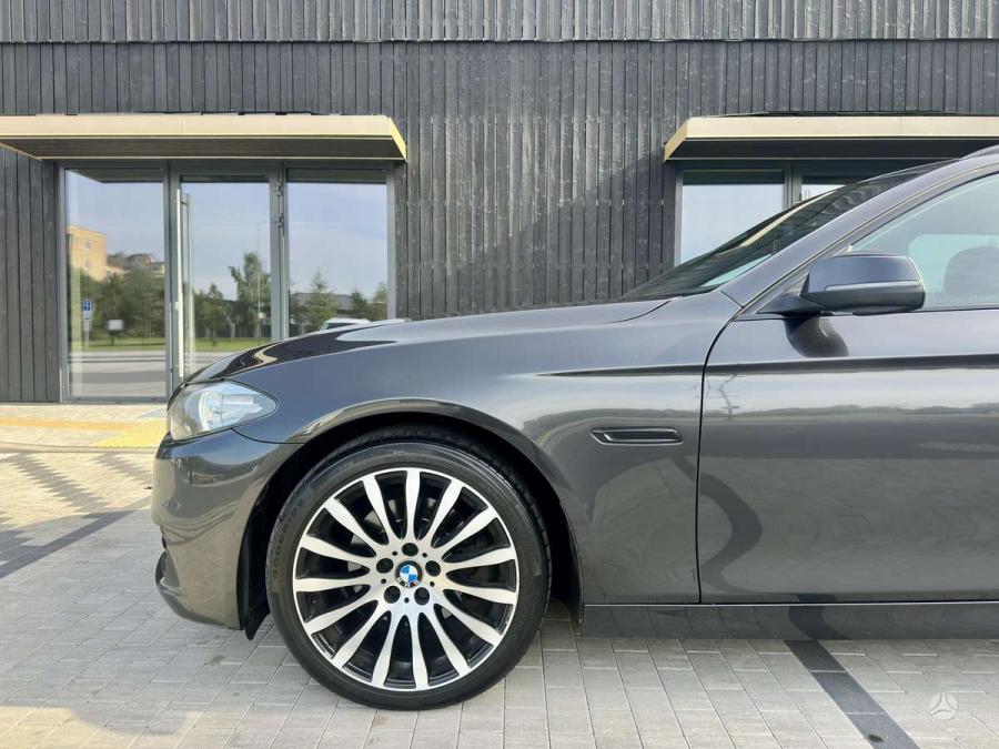 Pelēks BMW 520 2015 Šauļi, ar dzinēja tilpumu 2.00 L un nobraukumu 253 tūkst. km par 10400 €, foto 5 vietnē AUTOMOTO.COM.LV