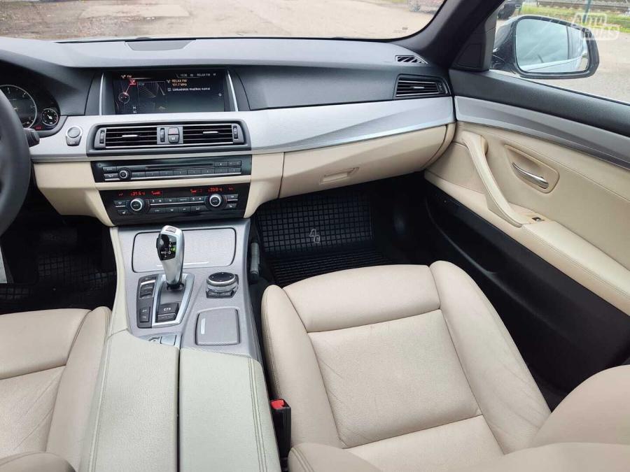 Grey BMW 520 2015 in Siauliai, with an engine capacity of 2.00 L and mileage of 277 thousand km for 10900 €, photo 12 on AUTOMOTO.COM.LV
