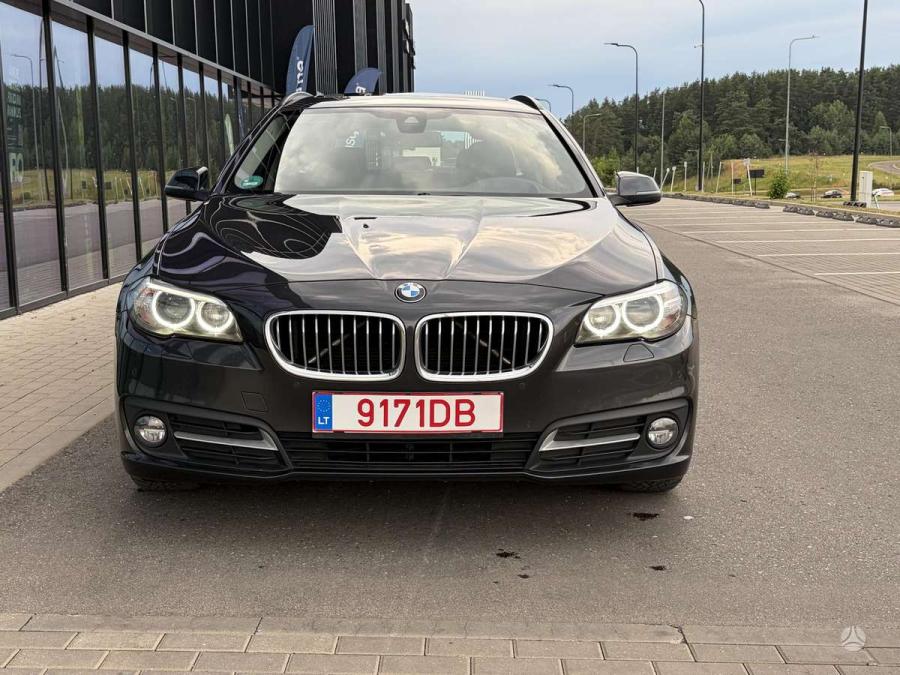 Grey BMW 520 2016 in Vilnius, with an engine capacity of 2.00 L and mileage of 264 thousand km for 11699 €, photo 3 on AUTOMOTO.COM.LV