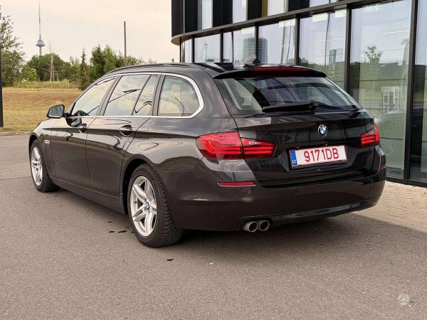 Grey BMW 520 2016 in Vilnius, with an engine capacity of 2.00 L and mileage of 264 thousand km for 11699 €, photo 6 on AUTOMOTO.COM.LV