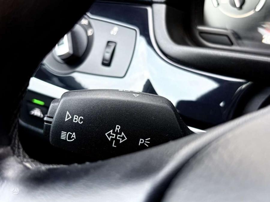 Grey BMW 520 2016 in Vilnius, with an engine capacity of 2.00 L and mileage of 264 thousand km for 11699 €, photo 29 on AUTOMOTO.COM.LV