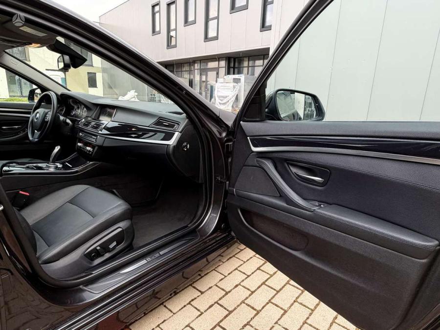Grey BMW 520 2016 in Vilnius, with an engine capacity of 2.00 L and mileage of 264 thousand km for 11699 €, photo 34 on AUTOMOTO.COM.LV