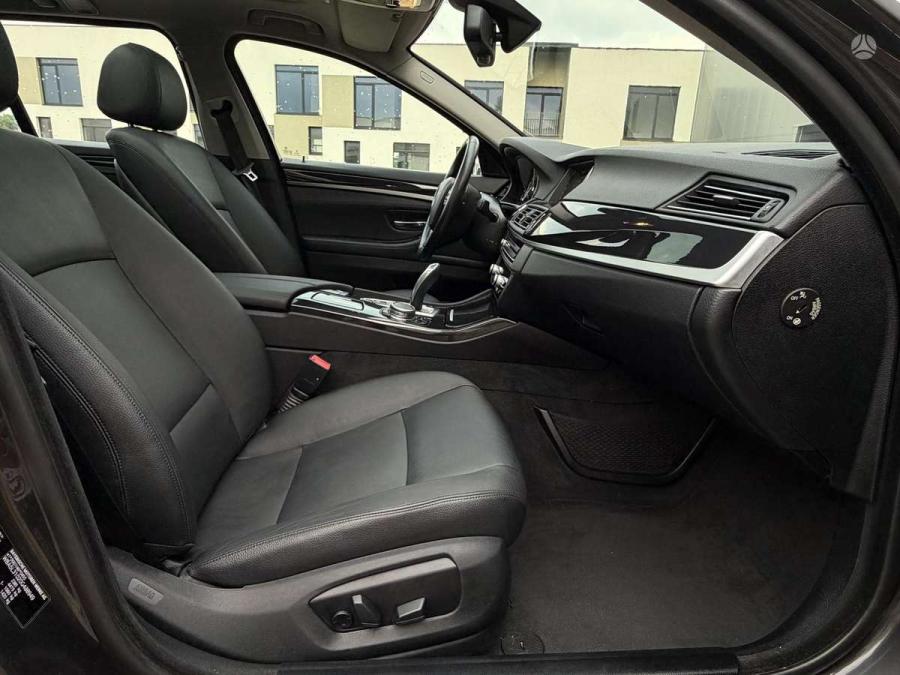 Grey BMW 520 2016 in Vilnius, with an engine capacity of 2.00 L and mileage of 264 thousand km for 11699 €, photo 35 on AUTOMOTO.COM.LV