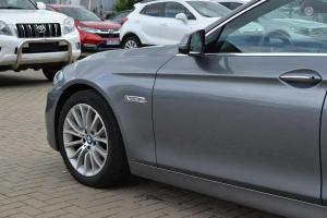 Grey BMW 520 2016 in Vilnius, with an engine capacity of 2.00 L and mileage of 281 thousand km for 12500 €, photo 13 on AUTOMOTO.COM.LV
