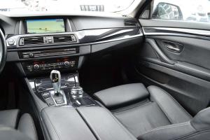Grey BMW 520 2016 in Vilnius, with an engine capacity of 2.00 L and mileage of 281 thousand km for 12500 €, photo 39 on AUTOMOTO.COM.LV