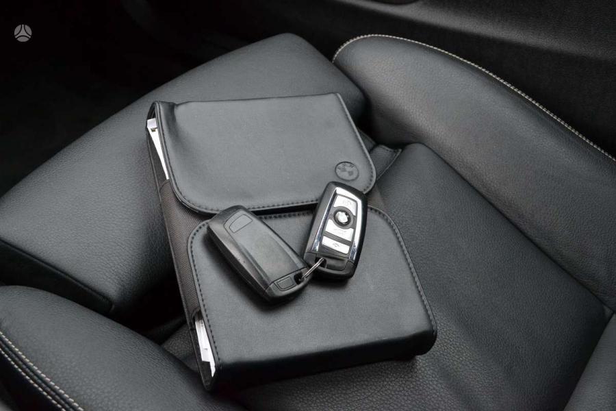 Grey BMW 520 2016 in Vilnius, with an engine capacity of 2.00 L and mileage of 281 thousand km for 12500 €, photo 47 on AUTOMOTO.COM.LV