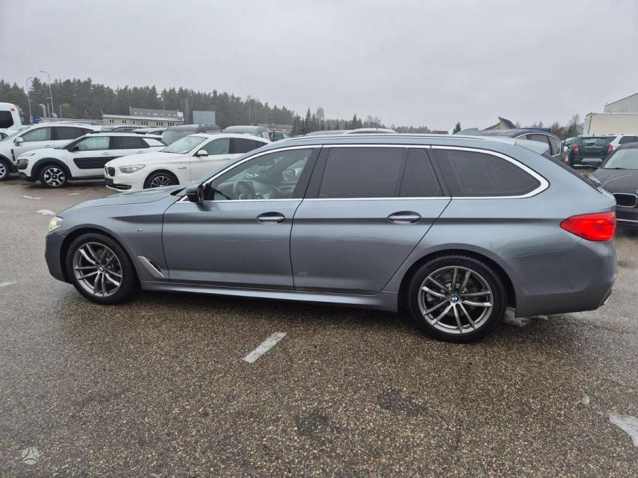 Grey BMW 520 2017 in Utena, with an engine capacity of 2.00 L and mileage of 263 thousand km for 17850 €, photo 8 on AUTOMOTO.COM.LV