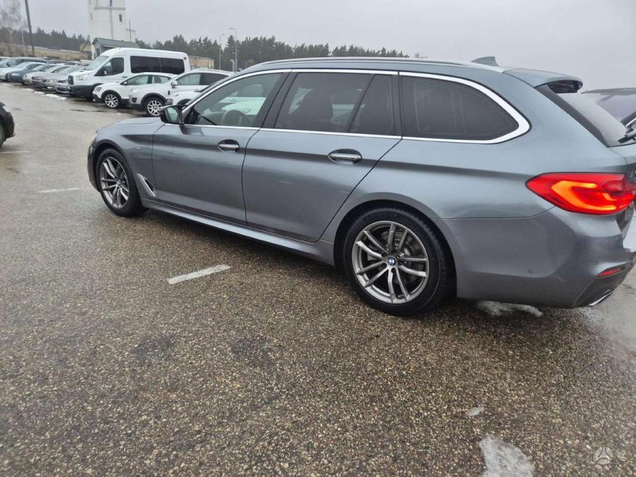 Grey BMW 520 2017 in Utena, with an engine capacity of 2.00 L and mileage of 263 thousand km for 17850 €, photo 9 on AUTOMOTO.COM.LV