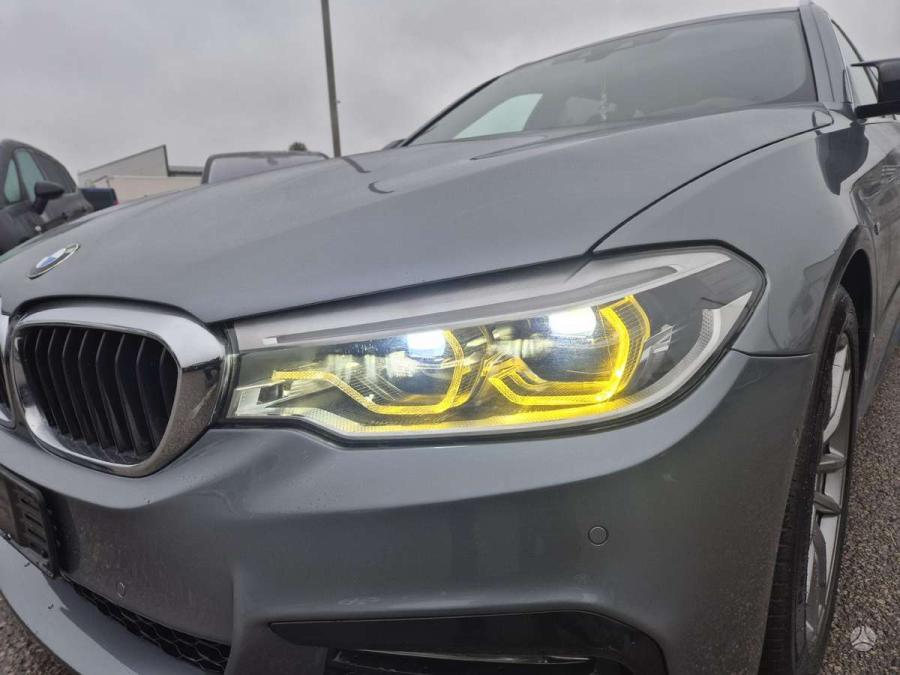 Grey BMW 520 2017 in Utena, with an engine capacity of 2.00 L and mileage of 263 thousand km for 17850 €, photo 18 on AUTOMOTO.COM.LV
