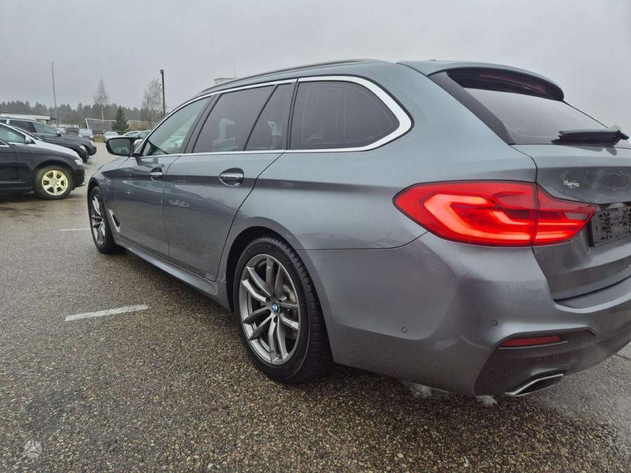 Grey BMW 520 2017 in Utena, with an engine capacity of 2.00 L and mileage of 263 thousand km for 17850 €, photo 19 on AUTOMOTO.COM.LV