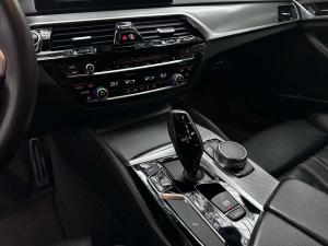 Grey BMW 520 2017 in Utena, with an engine capacity of 2.00 L and mileage of 263 thousand km for 17850 €, photo 28 on AUTOMOTO.COM.LV