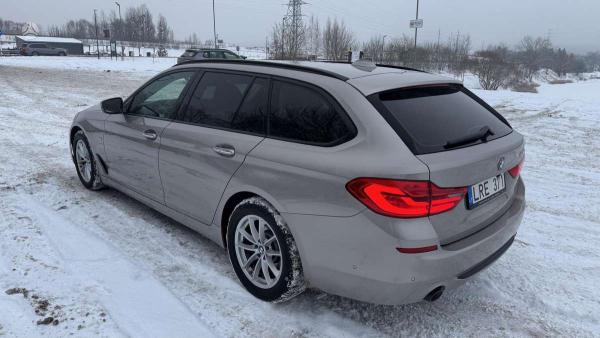 Grey BMW 520 2017 in Kaunas, with an engine capacity of 2.00 L and mileage of 296 thousand km for 17500 €, photo 3 on AUTOMOTO.COM.LV