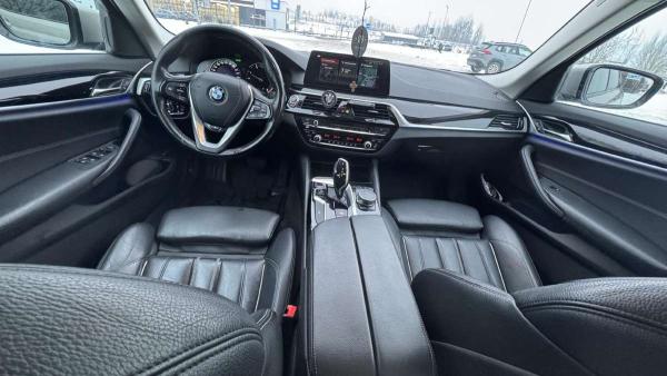 Grey BMW 520 2017 in Kaunas, with an engine capacity of 2.00 L and mileage of 296 thousand km for 17500 €, photo 8 on AUTOMOTO.COM.LV