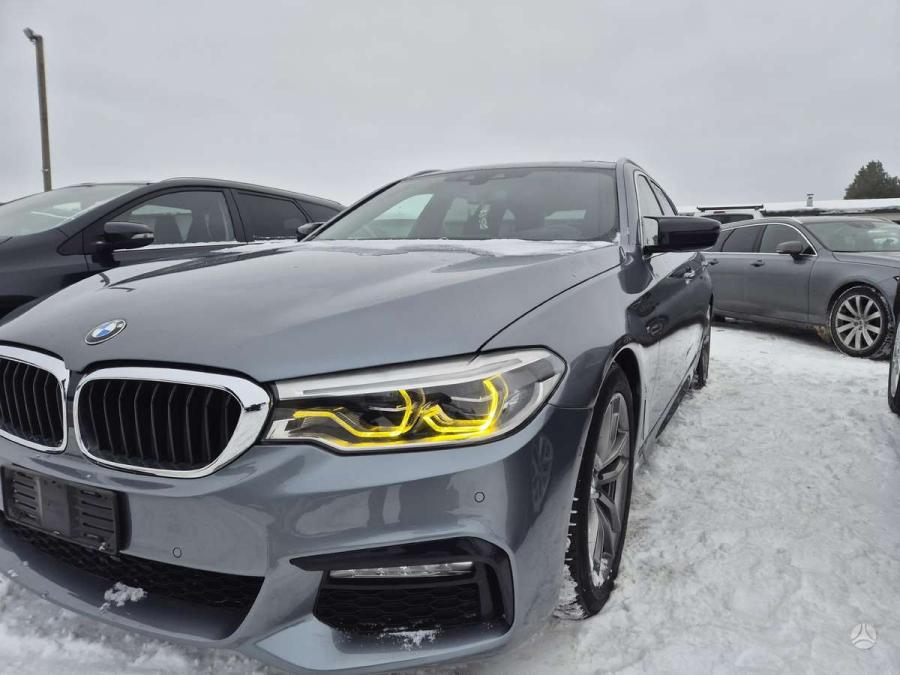 Grey BMW 520 2017 in Utena, with an engine capacity of 2.00 L and mileage of 263 thousand km for 17950 €, photo 9 on AUTOMOTO.COM.LV