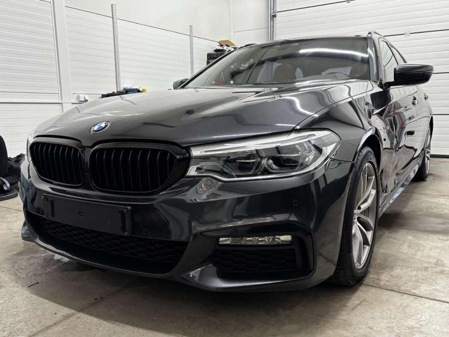 Grey BMW 520 2017 in Utena, with an engine capacity of 2.00 L and mileage of 245 thousand km for 16900 €, photo 2 on AUTOMOTO.COM.LV