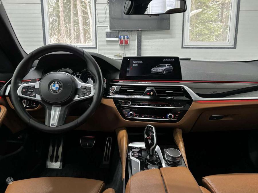 Grey BMW 520 2017 in Utena, with an engine capacity of 2.00 L and mileage of 245 thousand km for 16900 €, photo 11 on AUTOMOTO.COM.LV