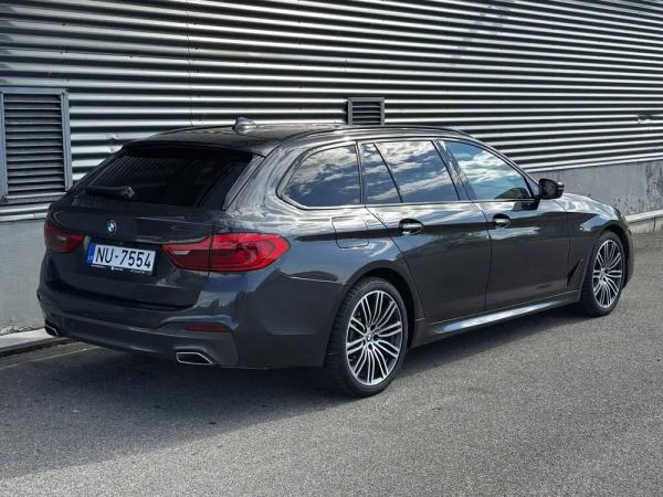 Grey BMW 520 2017 in Riga, with an engine capacity of 2.00 L and mileage of 325 thousand km for 16900 €, photo 5 on AUTOMOTO.COM.LV