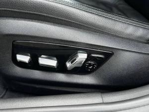 Grey BMW 520 2017 in Riga, with an engine capacity of 2.00 L and mileage of 325 thousand km for 16900 €, photo 11 on AUTOMOTO.COM.LV