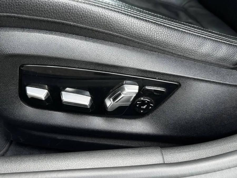 Grey BMW 520 2017 in Riga, with an engine capacity of 2.00 L and mileage of 325 thousand km for 16900 €, photo 11 on AUTOMOTO.COM.LV