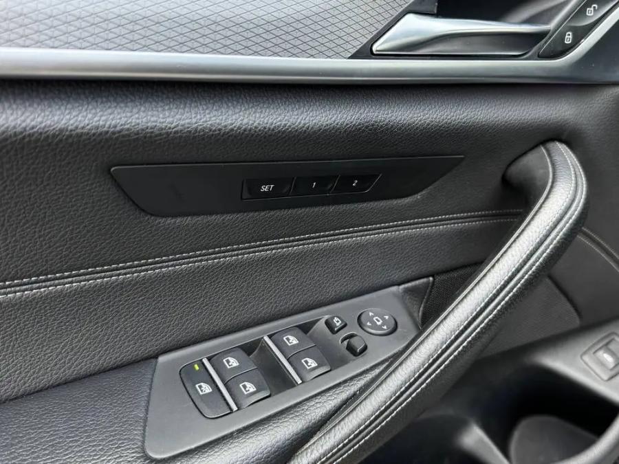 Grey BMW 520 2017 in Riga, with an engine capacity of 2.00 L and mileage of 325 thousand km for 16900 €, photo 12 on AUTOMOTO.COM.LV