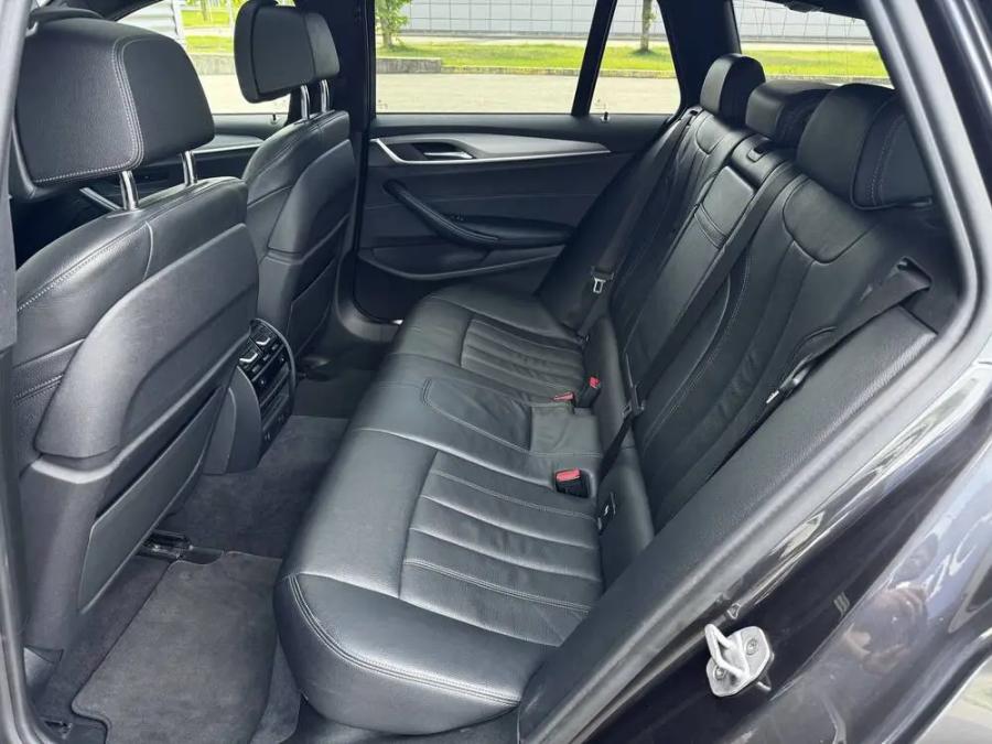 Grey BMW 520 2017 in Riga, with an engine capacity of 2.00 L and mileage of 325 thousand km for 16900 €, photo 14 on AUTOMOTO.COM.LV