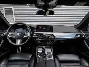 Grey BMW 520 2017 in Riga, with an engine capacity of 2.00 L and mileage of 325 thousand km for 16900 €, photo 21 on AUTOMOTO.COM.LV