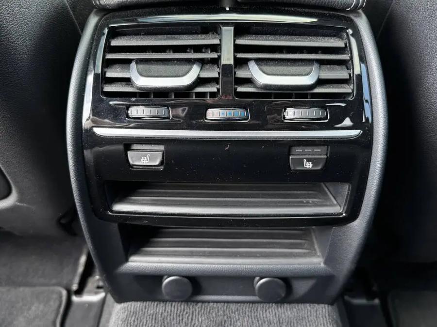 Grey BMW 520 2017 in Riga, with an engine capacity of 2.00 L and mileage of 325 thousand km for 16900 €, photo 22 on AUTOMOTO.COM.LV
