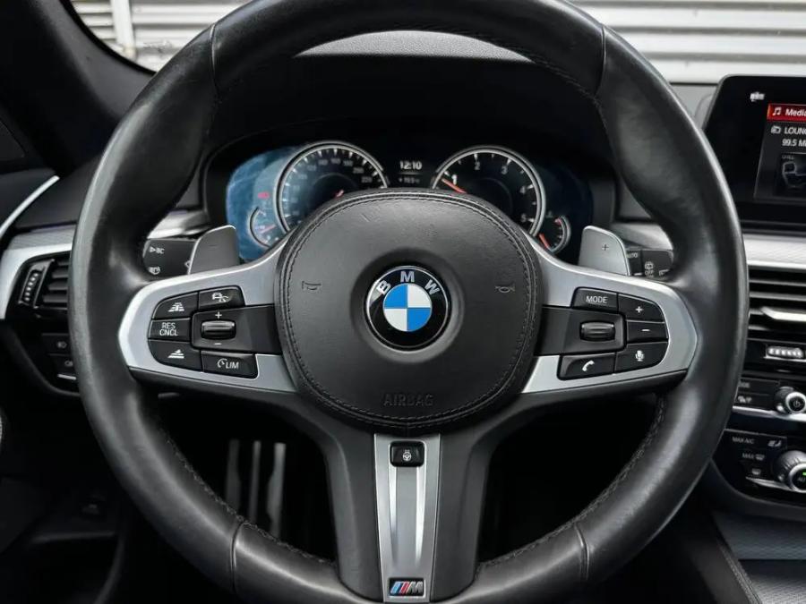 Grey BMW 520 2017 in Riga, with an engine capacity of 2.00 L and mileage of 325 thousand km for 16900 €, photo 23 on AUTOMOTO.COM.LV