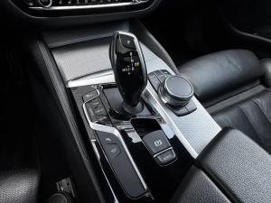Grey BMW 520 2017 in Riga, with an engine capacity of 2.00 L and mileage of 325 thousand km for 16900 €, photo 26 on AUTOMOTO.COM.LV