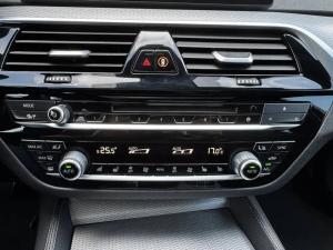 Grey BMW 520 2017 in Riga, with an engine capacity of 2.00 L and mileage of 325 thousand km for 16900 €, photo 27 on AUTOMOTO.COM.LV