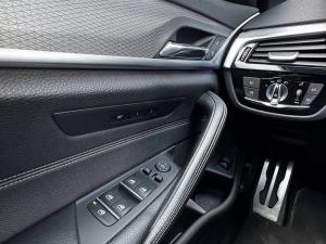 Grey BMW 520 2017 in Riga, with an engine capacity of 2.00 L and mileage of 325 thousand km for 16900 €, photo 30 on AUTOMOTO.COM.LV