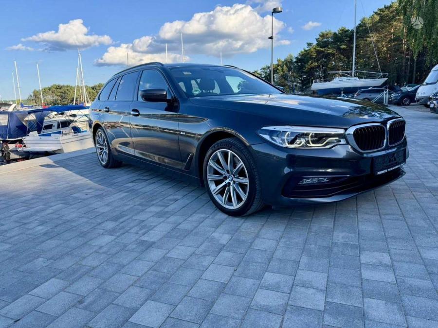 Grey BMW 520 2017 in Kaunas, with an engine capacity of 2.00 L and mileage of 287 thousand km for 17400 €, photo 1 on AUTOMOTO.COM.LV