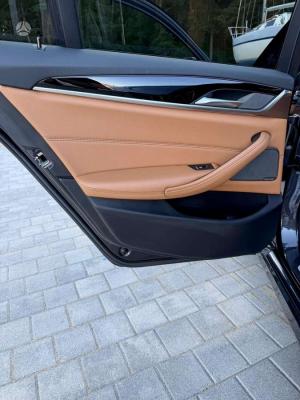 Grey BMW 520 2017 in Kaunas, with an engine capacity of 2.00 L and mileage of 287 thousand km for 17400 €, photo 37 on AUTOMOTO.COM.LV