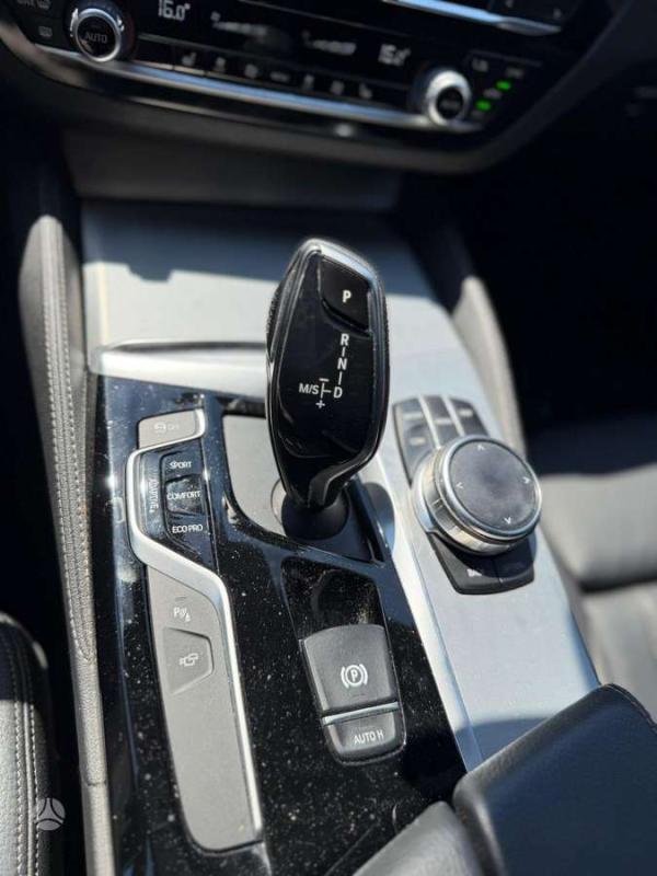 Grey BMW 520 2017 in Anyksciai, with an engine capacity of 2.00 L and mileage of 317 thousand km for 14700 €, photo 9 on AUTOMOTO.COM.LV