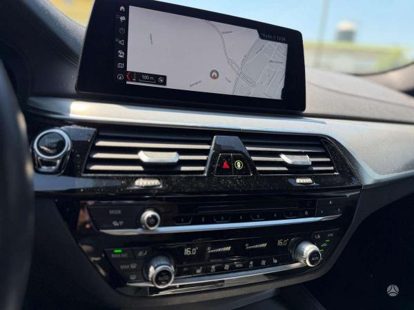 Grey BMW 520 2017 in Anyksciai, with an engine capacity of 2.00 L and mileage of 317 thousand km for 14700 €, photo 10 on AUTOMOTO.COM.LV