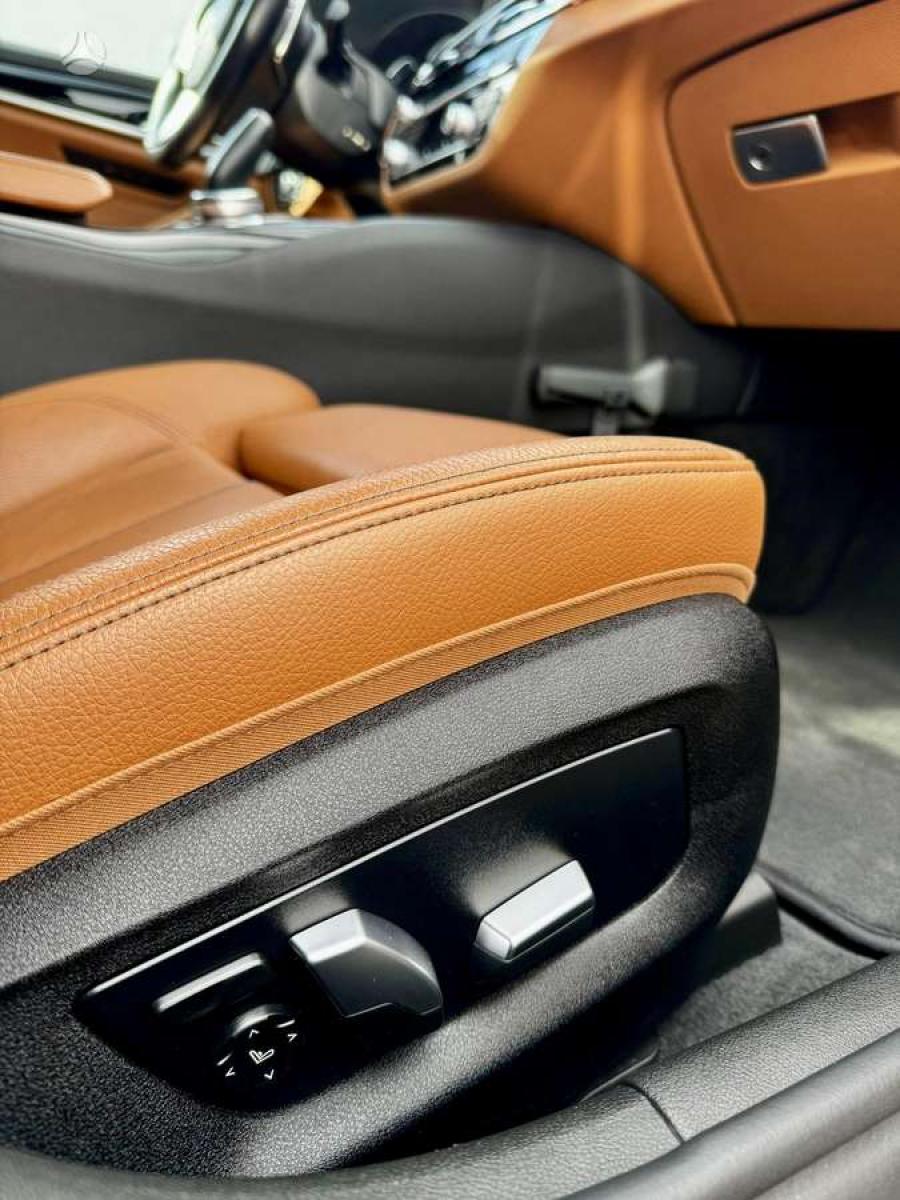 Grey BMW 520 2017 in Kaunas, with an engine capacity of 2.00 L and mileage of 287 thousand km for 16900 €, photo 16 on AUTOMOTO.COM.LV