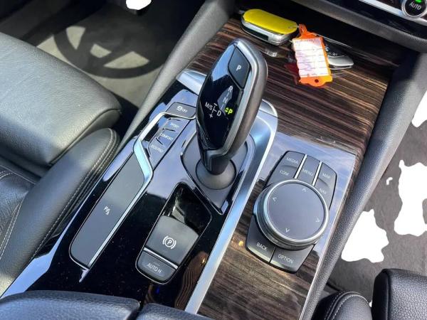 Grey BMW 520 2017 in Jurmala, with an engine capacity of 2.00 L and mileage of 261 thousand km for 16990 €, photo 10 on AUTOMOTO.COM.LV